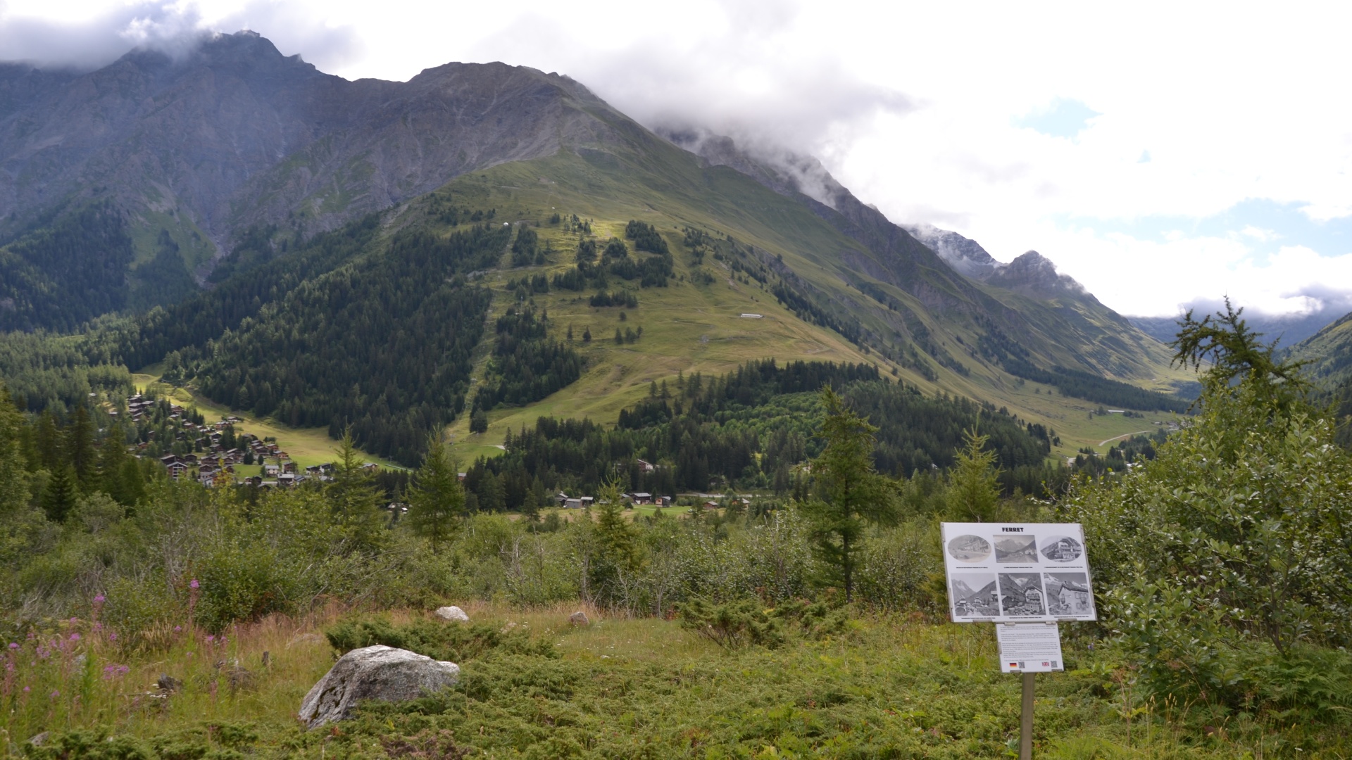 Sentier historique du Val Ferret - Au Pays du St-Bernard - Valais-Suisse